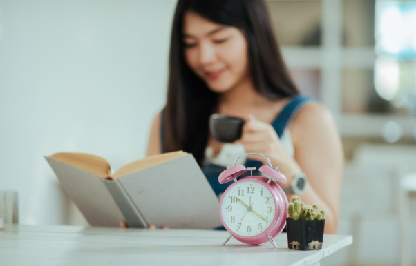 How to Create a Fair and Effective Daily Schedule for Your Maid